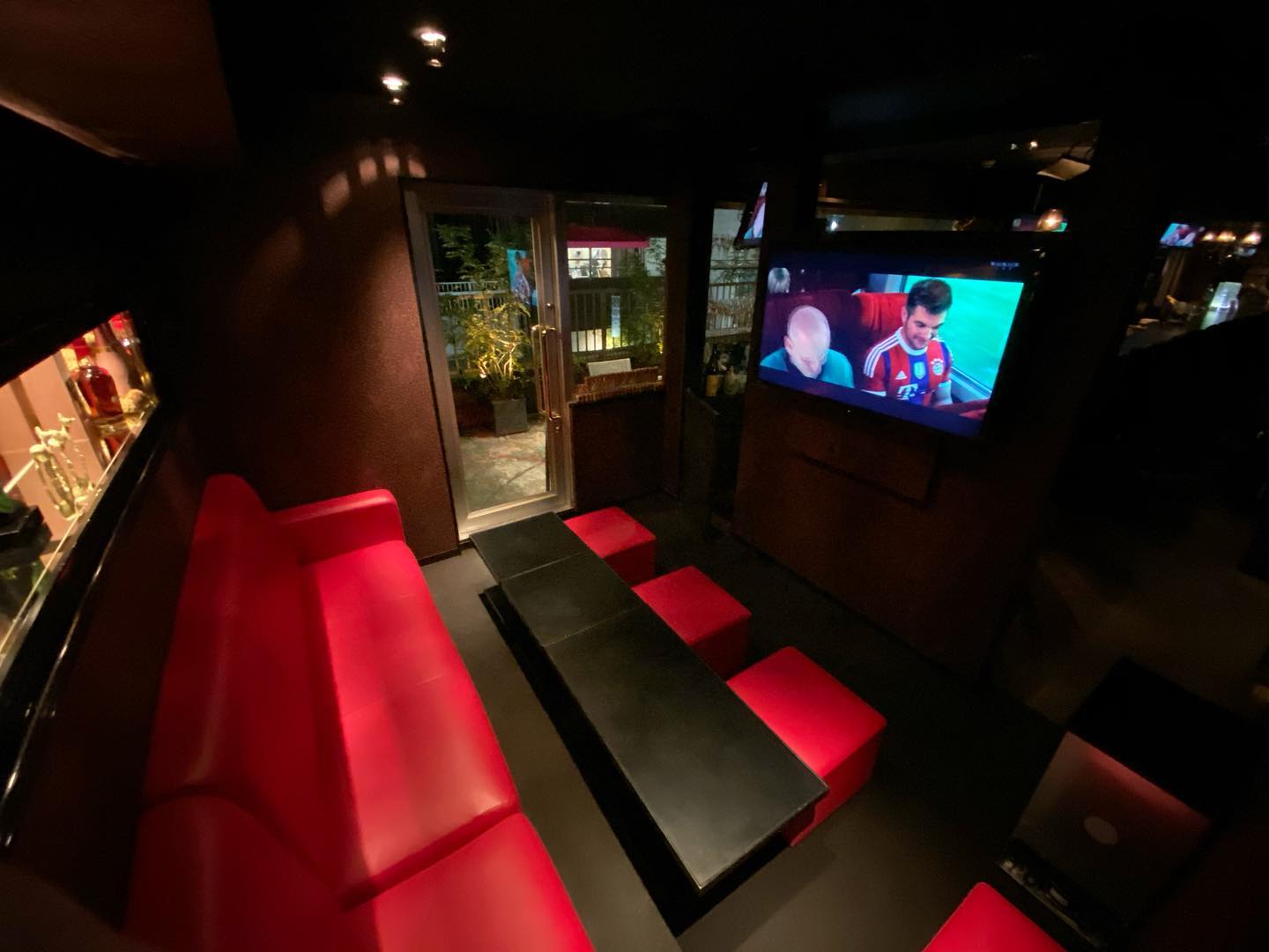 Bar M ｜大阪・北新地｜テラス席・カラオケのあるバー｜北新地駅より徒歩3分｜BarM（バーエム）